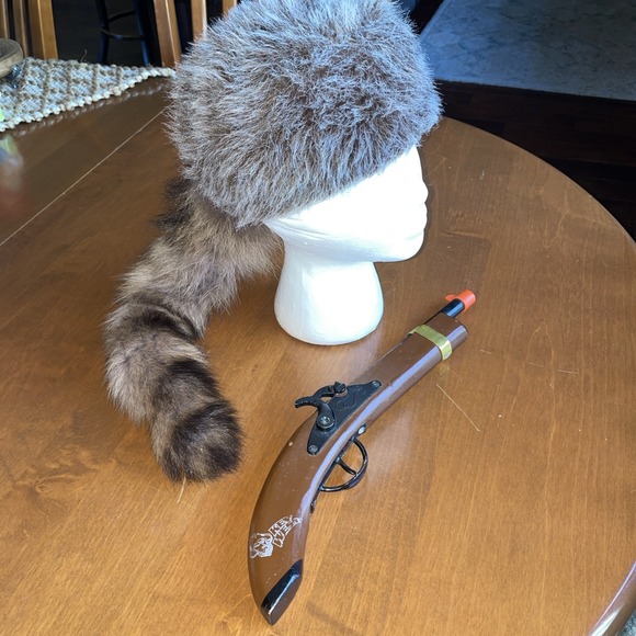 Toys | Vintage Parris Wood Toy Cap Gun With Davey Crockett Boonie Hat ...